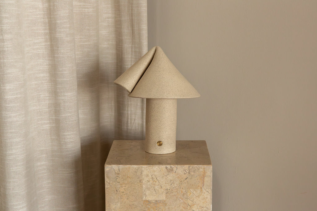 Shayd Table Lamp | En Gold