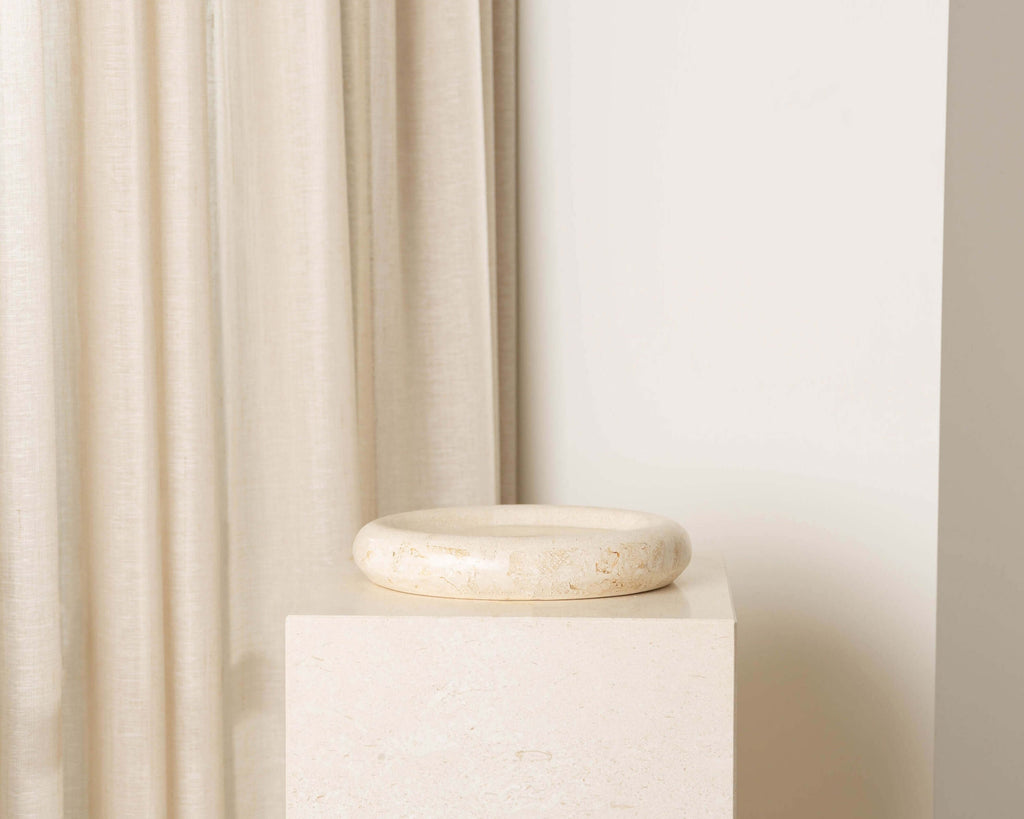 Lilo Catch-All, Natural White Stone, Large | En Gold