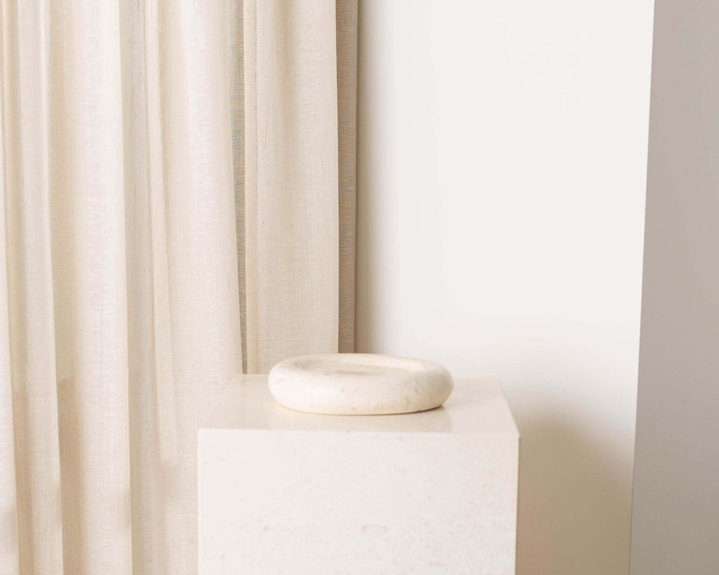 Lilo Catch-All | Natural White Stone Small - En Gold