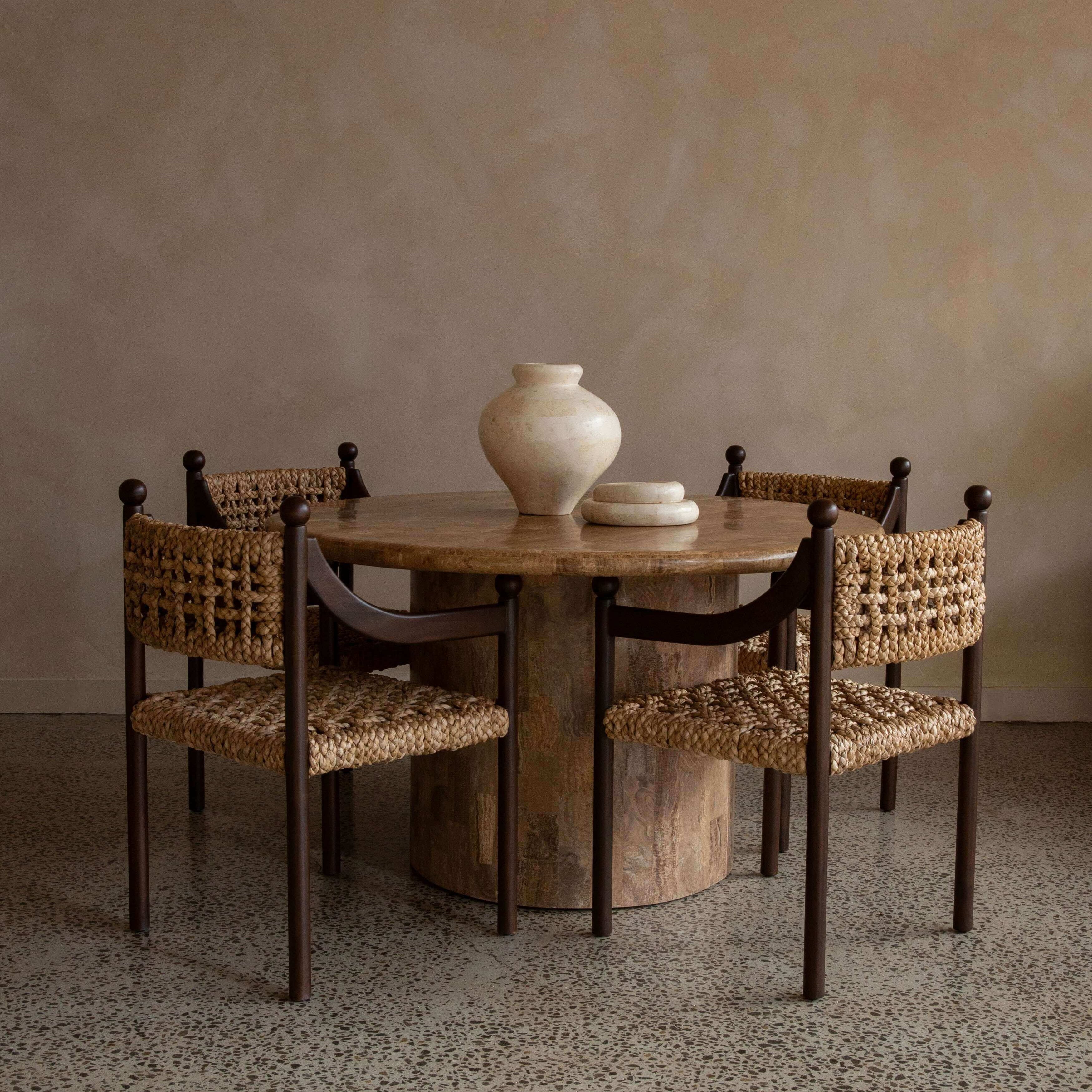 Pablo Armchair, Espresso - En Gold