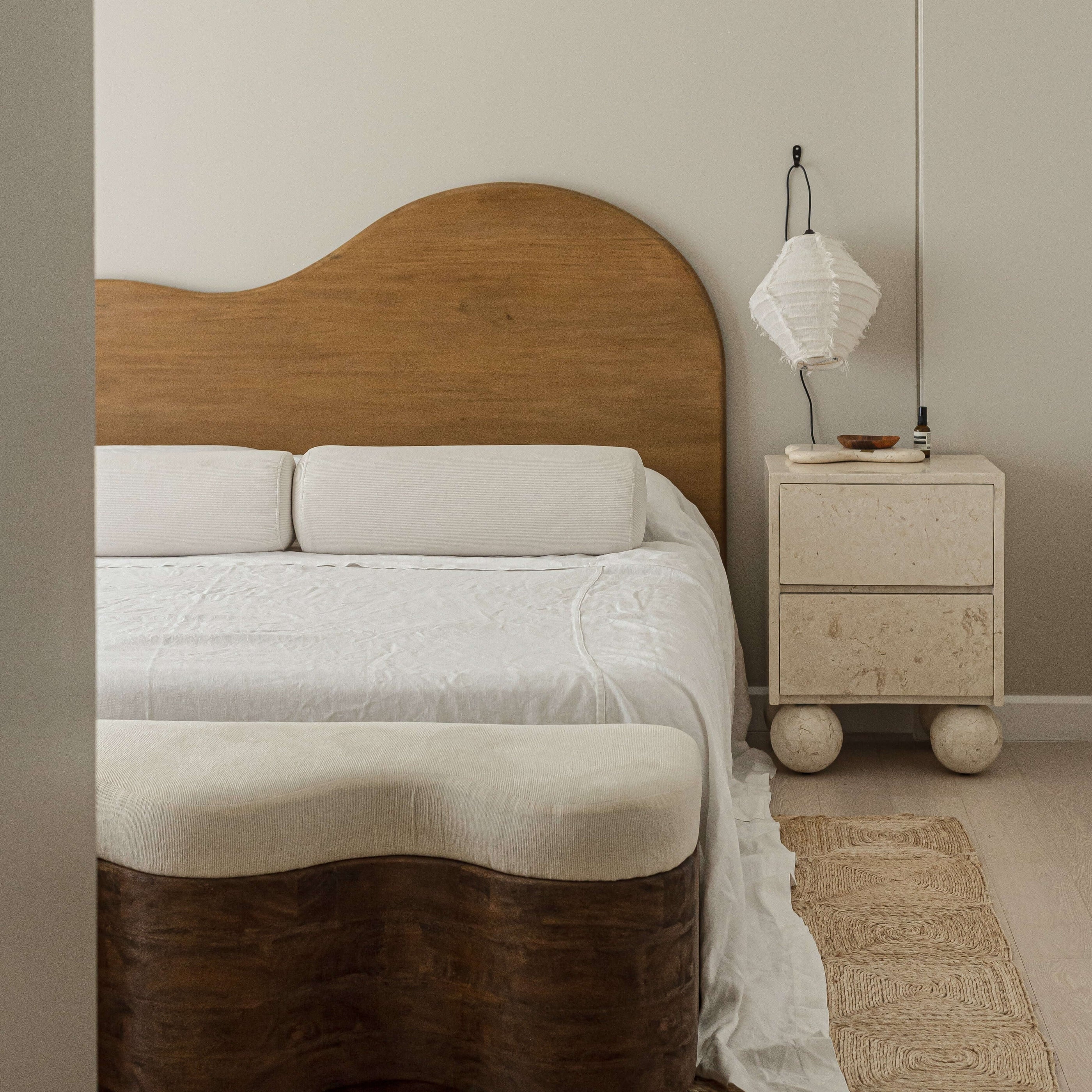 Triana Bench, Espresso, Gmelina Wood - En Gold