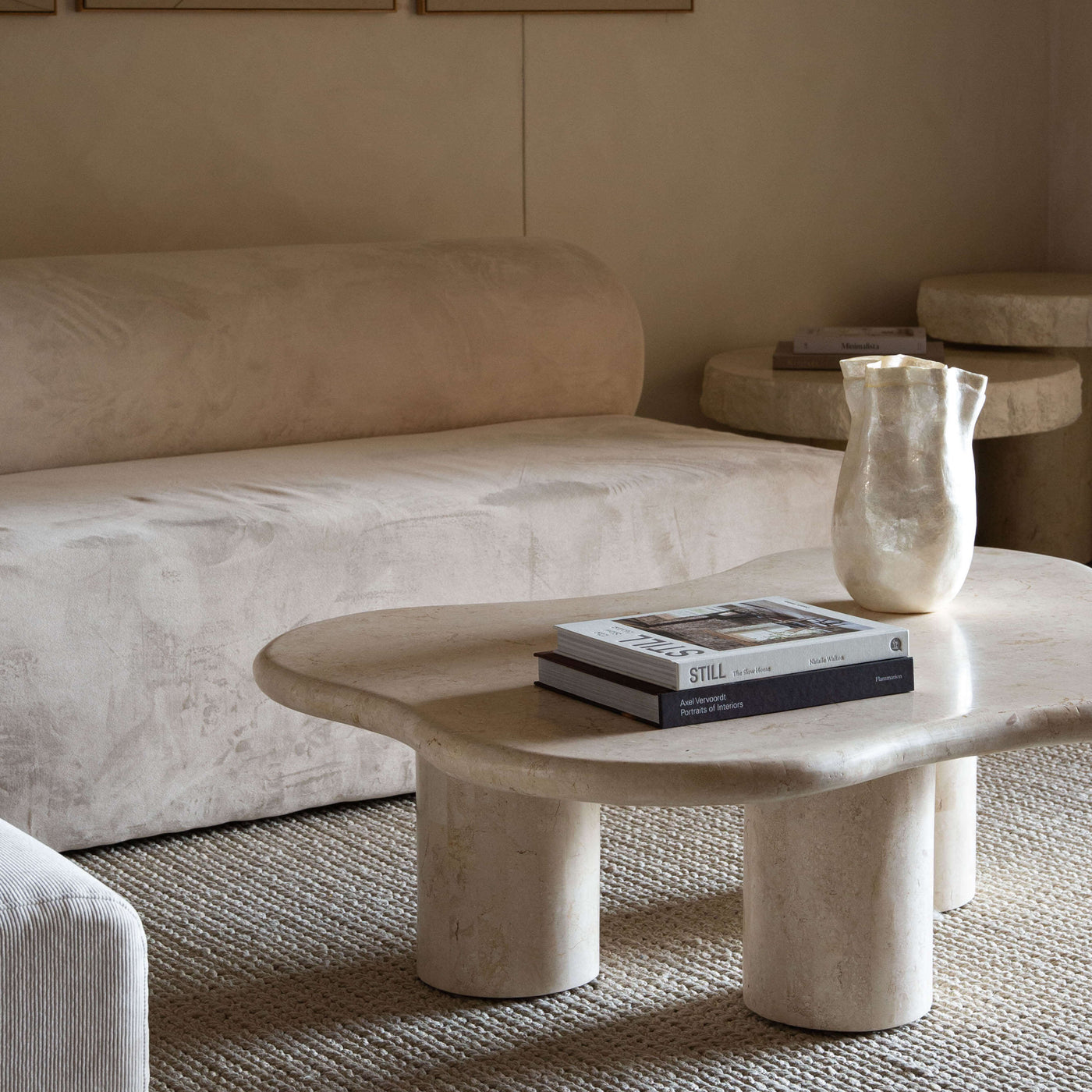 Designer Coffee Tables: Fossil Stone, Marble, Round & White - En Gold